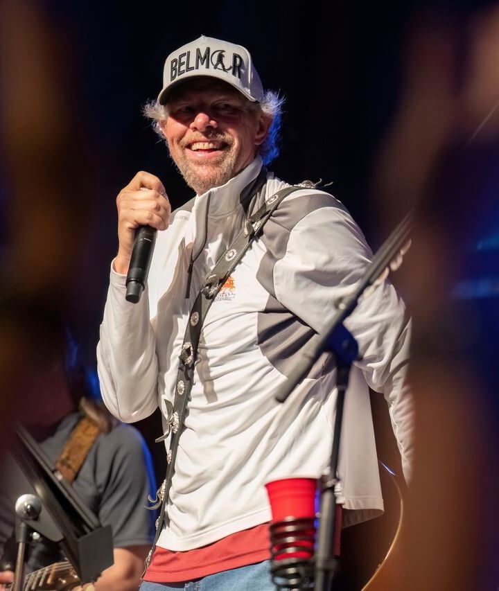 Toby Keith Thats Country Bro Tour T Shirt